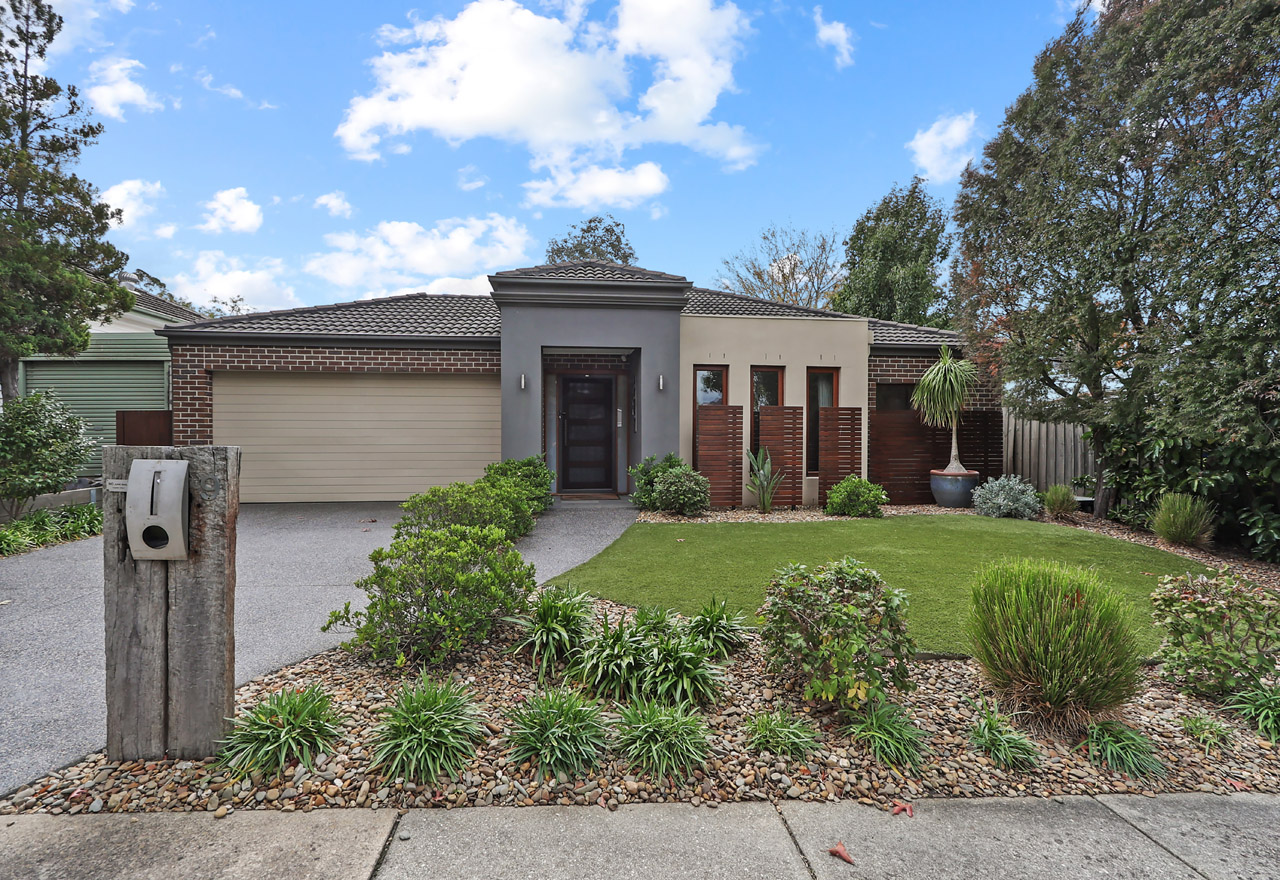 9 Sunshine Avenue, Mitcham - A Dream Setting for Relaxed Family Living ...